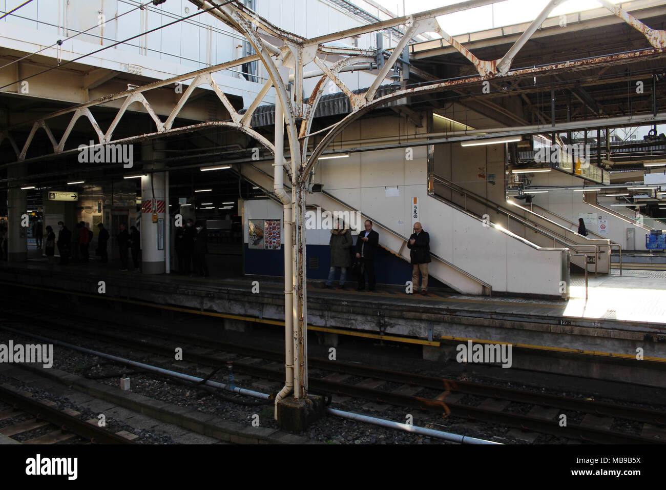 The crowded, packed, and scrambled life at Japanese train stration ...