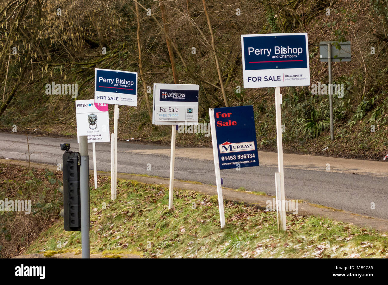 Estate agent boards hi-res stock photography and images - Alamy