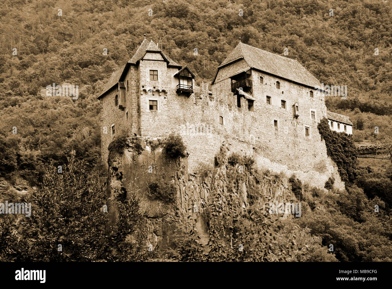 Castle on a mountain hi-res stock photography and images - Alamy