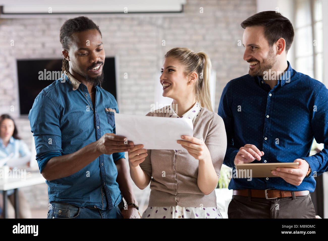 Group discussion hi-res stock photography and images - Alamy