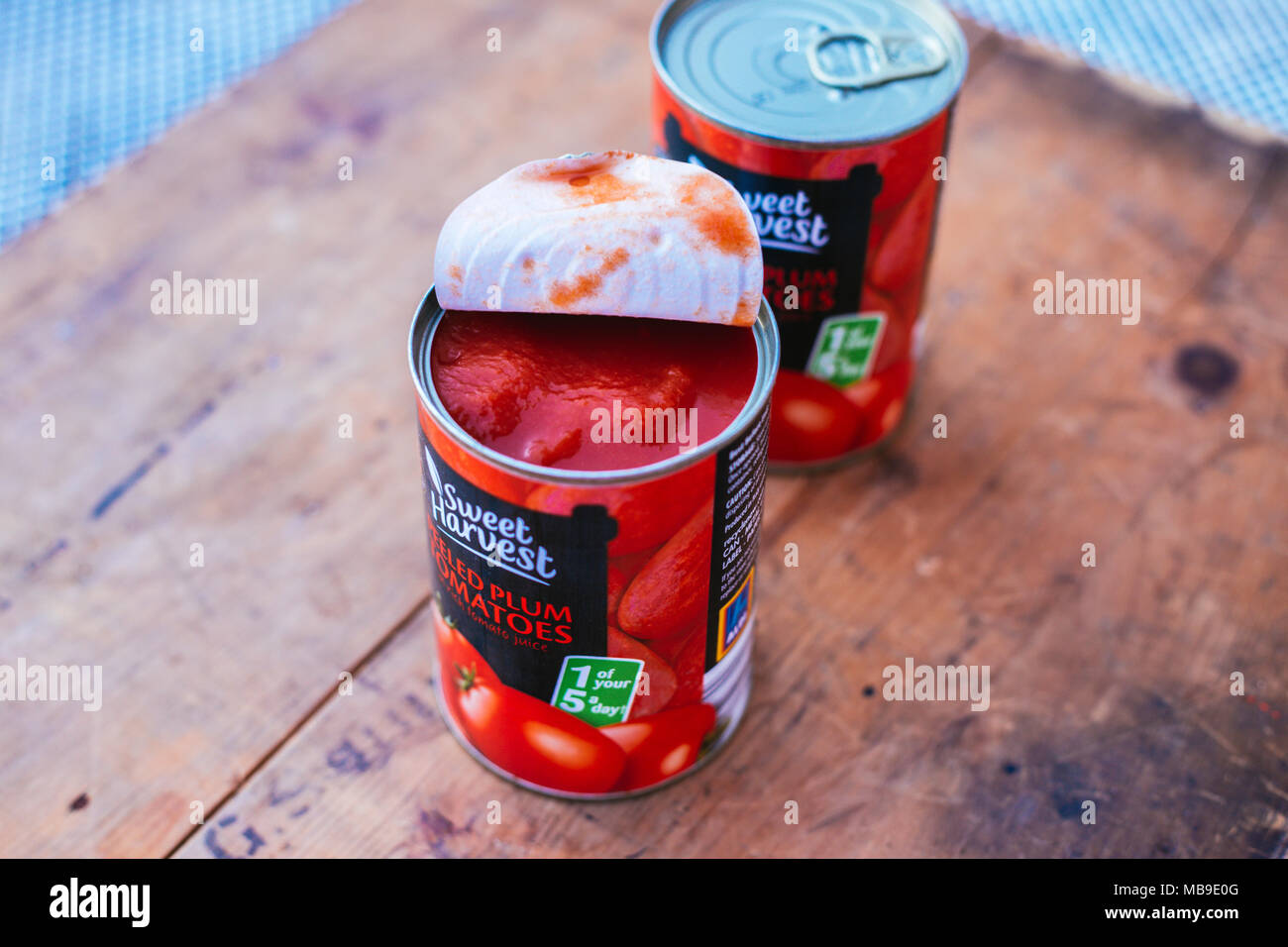Tins of tomatoes Stock Photo - Alamy