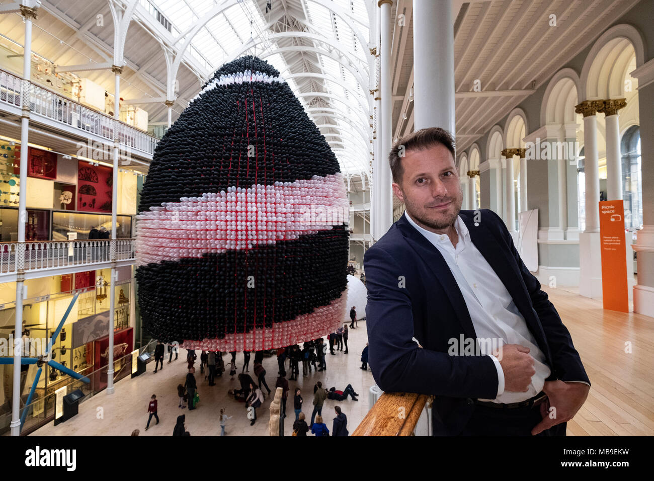 Balloon sculpture hi-res stock photography and images - Alamy