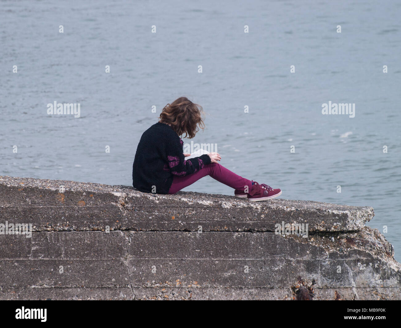 Girl sea book hi-res stock photography and images - Alamy
