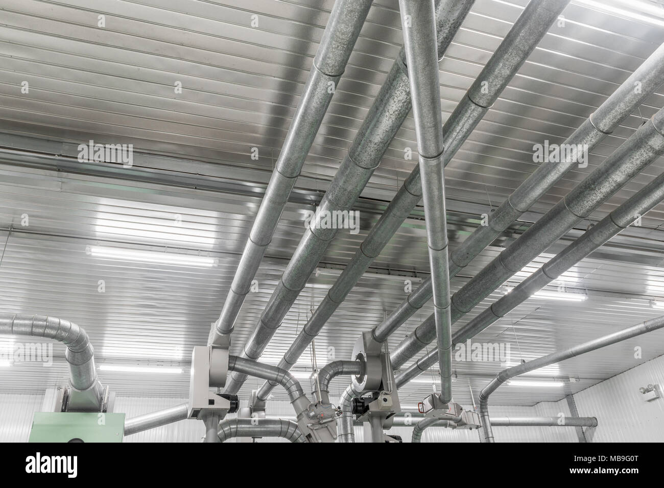 Steel pipe ceiling industrial hi-res stock photography and images - Alamy