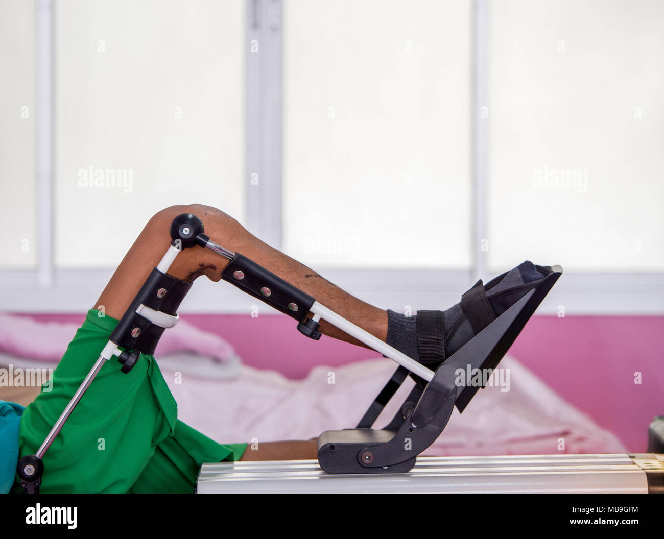 continuous motion machine working for increase range of motion of young ...