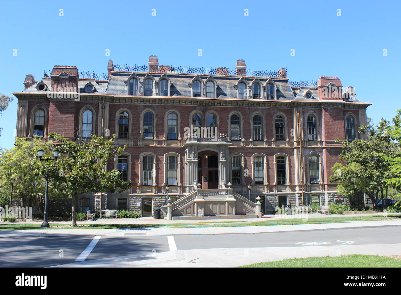 University campus south west hi-res stock photography and images - Alamy