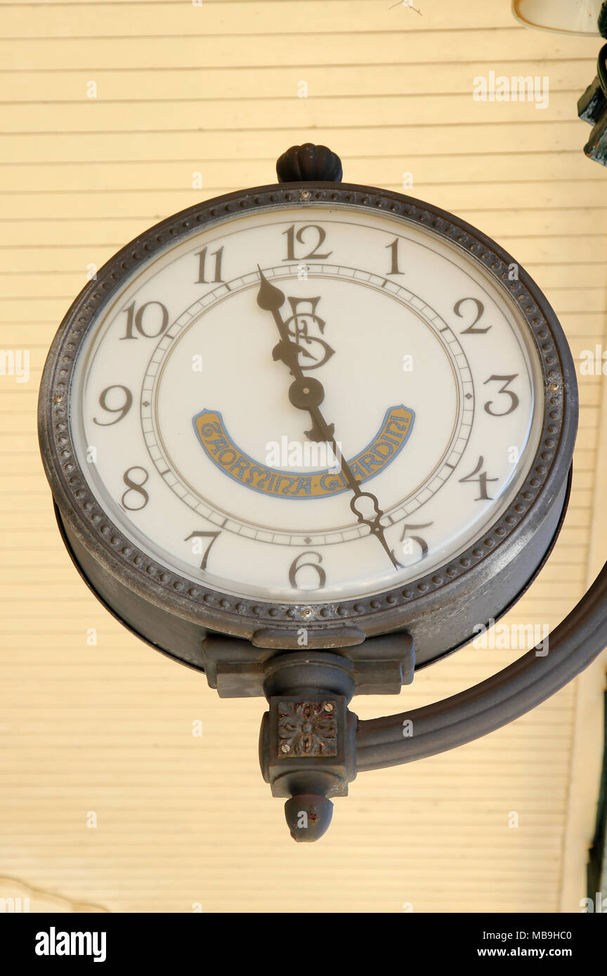 Station clock platform hi-res stock photography and images - Alamy