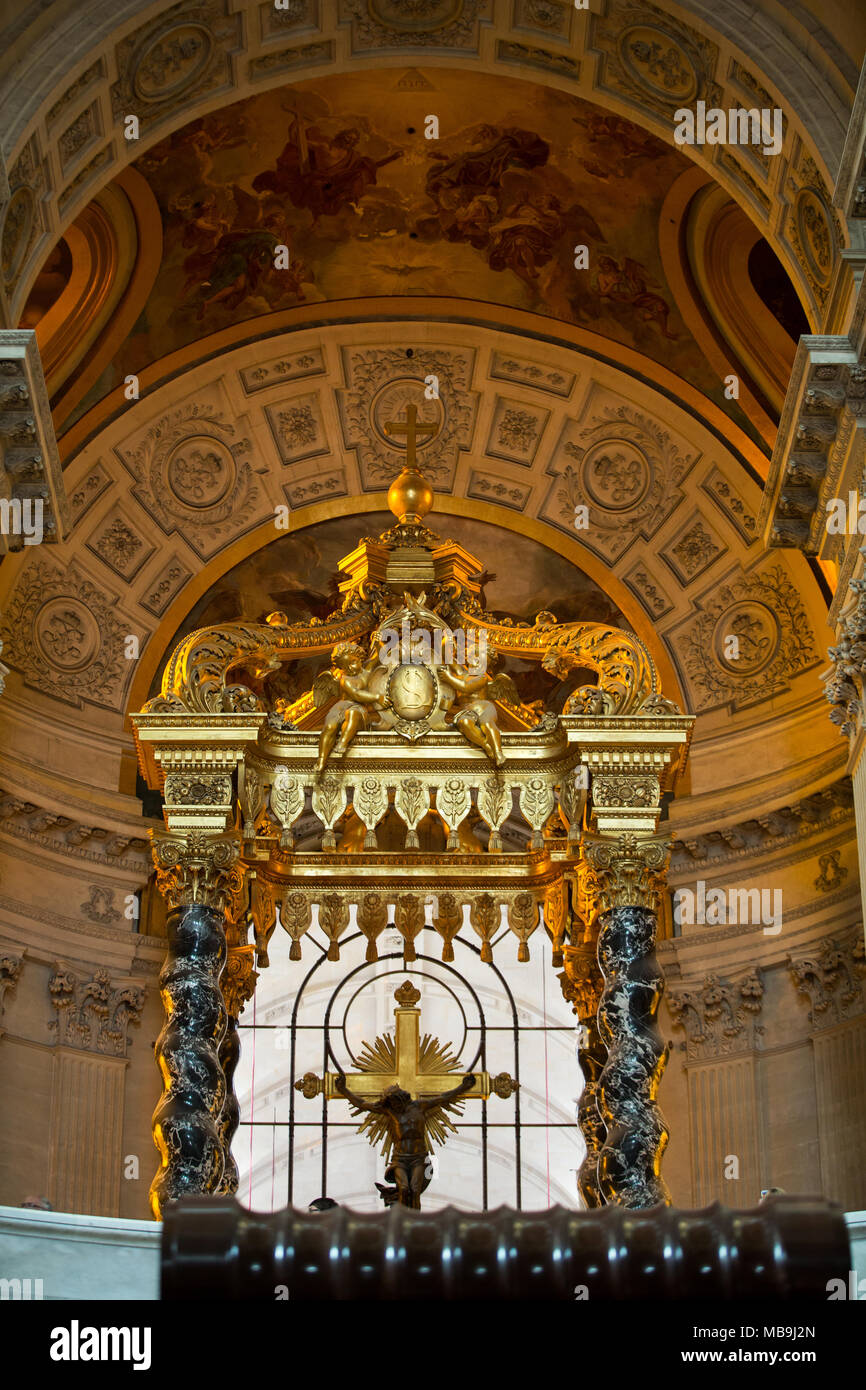 Altar of The Royal Chapel in Les Invalides, Paris Stock Photo - Alamy
