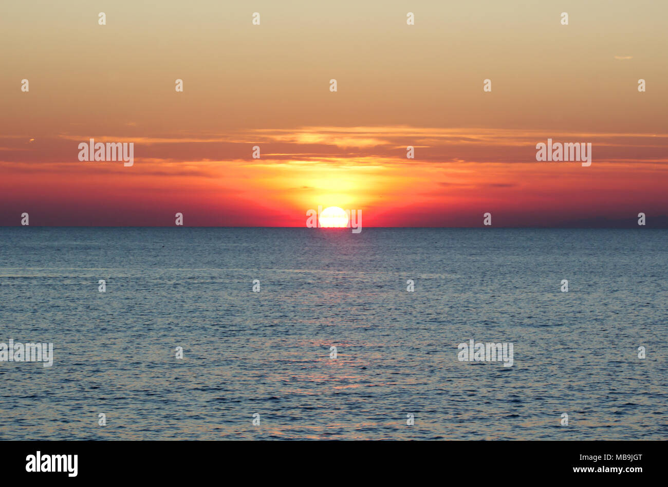 Beautiful sea & sunset over sea horizon landscape in nature background ...