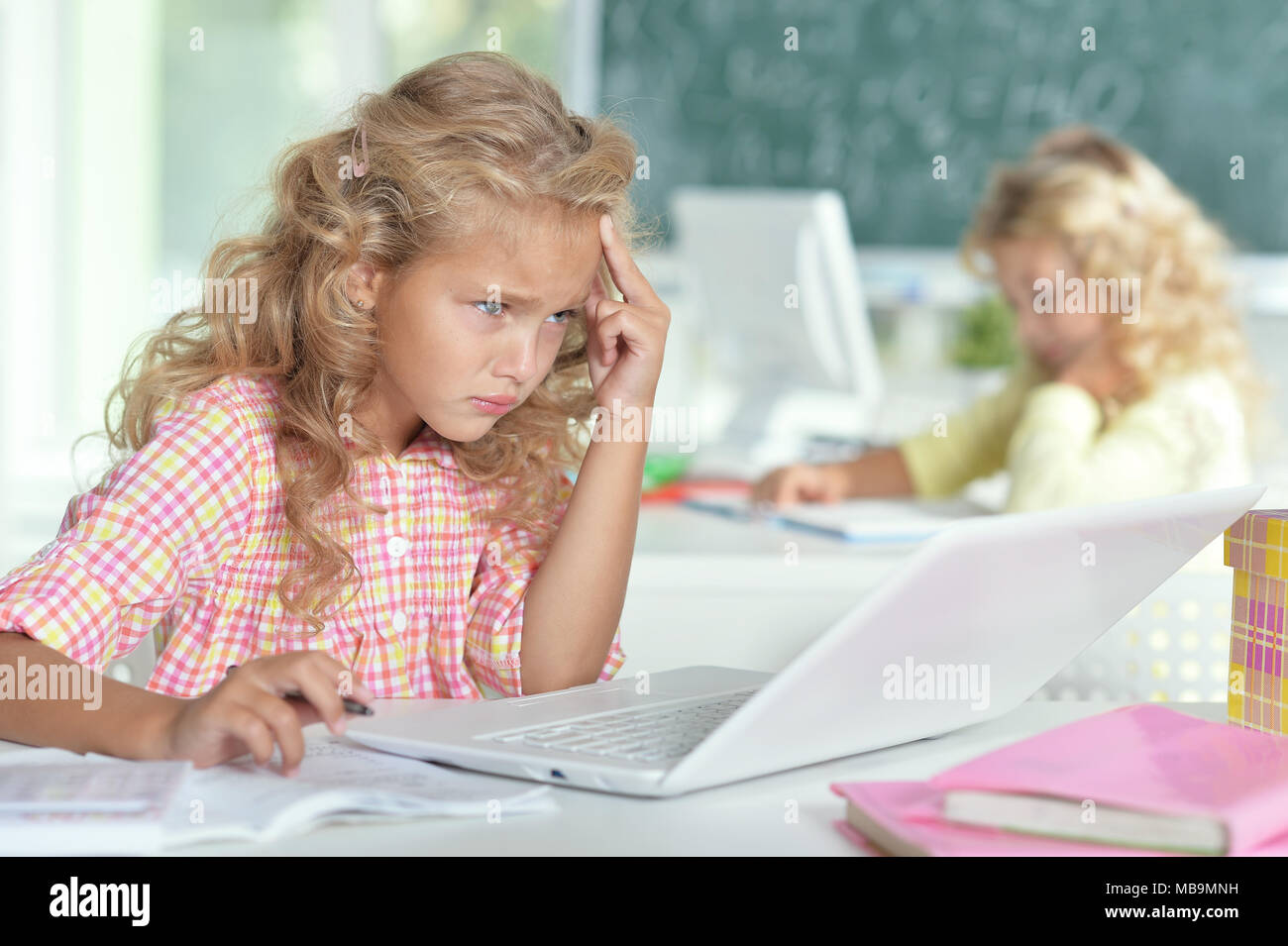 Children with computers hi-res stock photography and images - Alamy