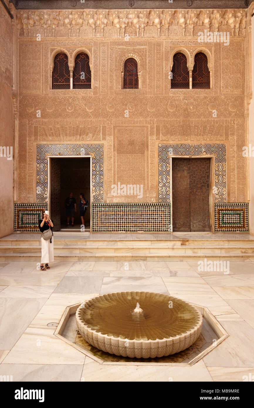 Decorations of Patio of Mexuar in the Nasrid palace, Alhambra complex ...
