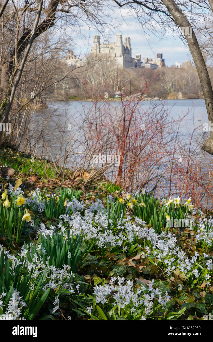 New York, USA. 8th April, 2018. A scene of sunny spring weather In ...