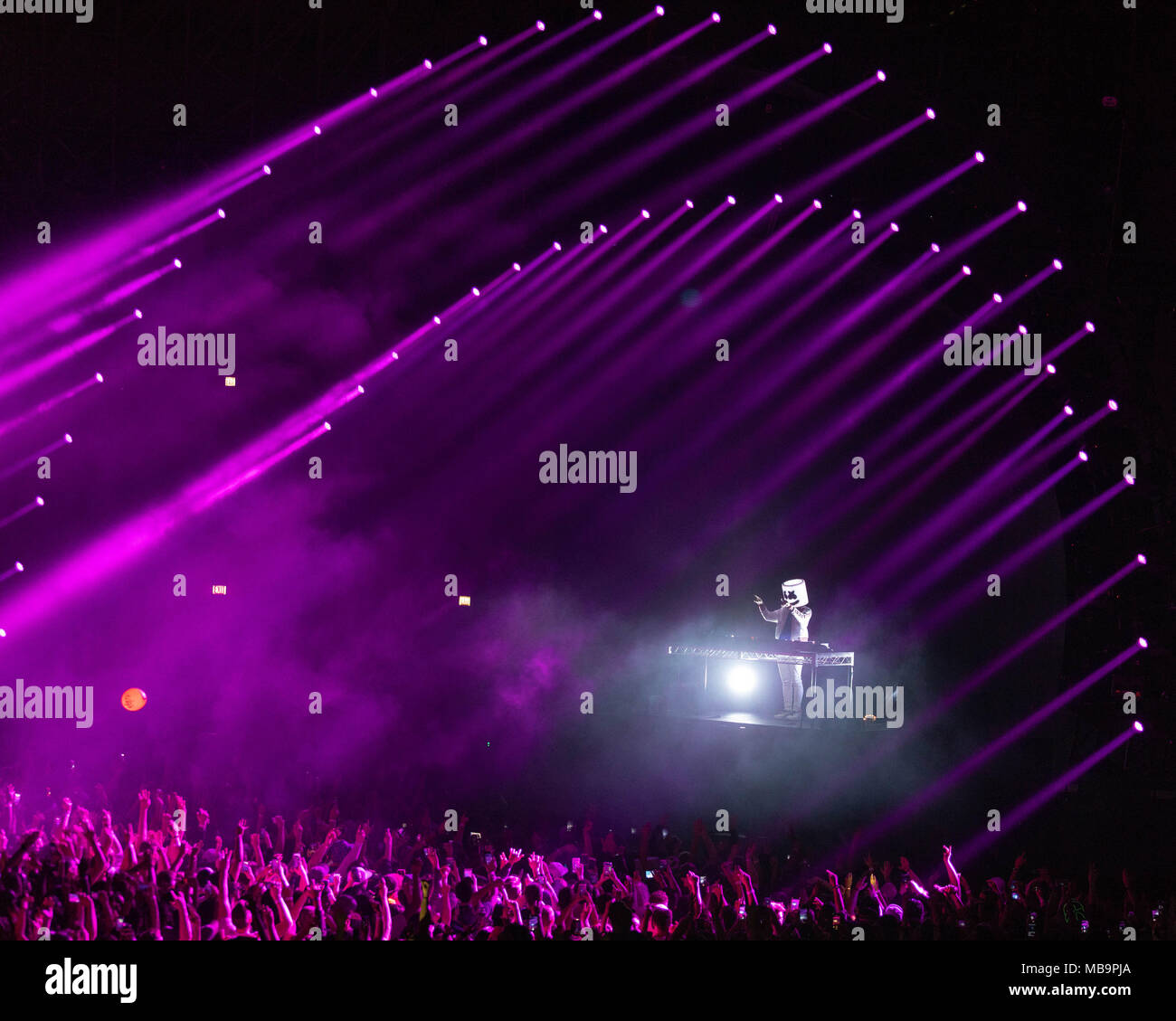 Edm artist hi-res stock photography and images - Alamy