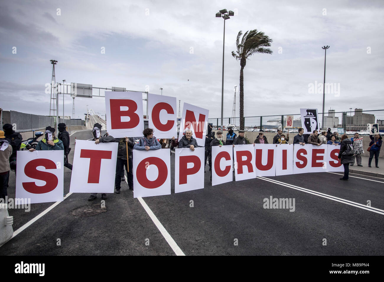 Barcelona, Spain. 7th Apr, 2018. Protesters seen holding placards ...