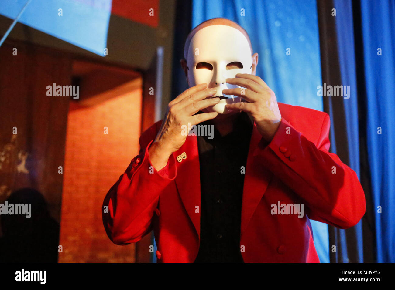 Dhaka, Bangladesh. 8th Apr, 2018. A German mime artist Nemo is ...