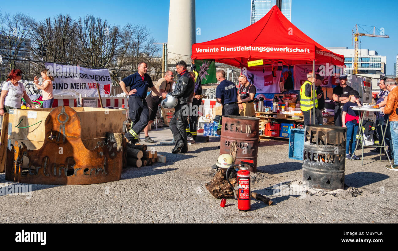 Poor working conditions hi-res stock photography and images - Alamy