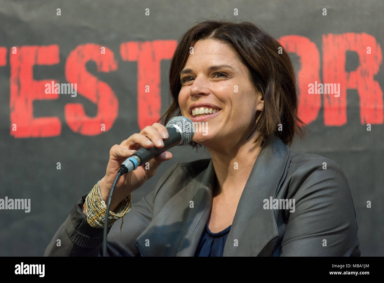 Neve campbell wild things hi-res stock photography and images - Alamy