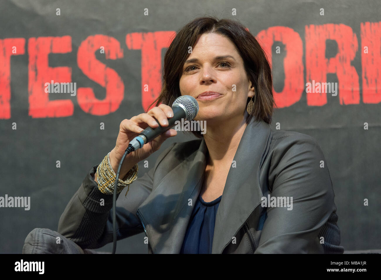 Neve campbell actress hi-res stock photography and images - Alamy