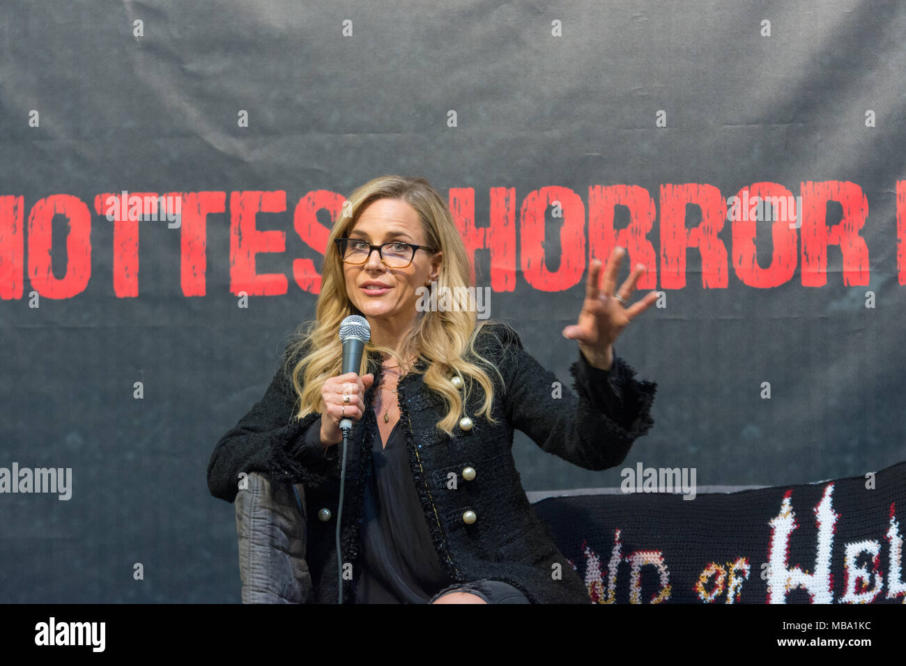 Julie benz saw hi-res stock photography and images - Alamy