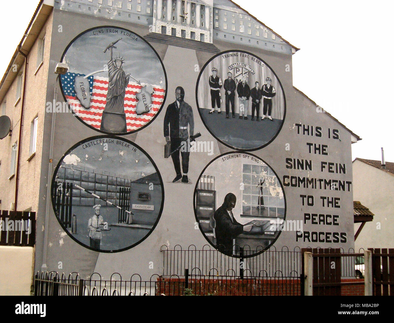 Ira political wall painting belfast hi-res stock photography and images ...
