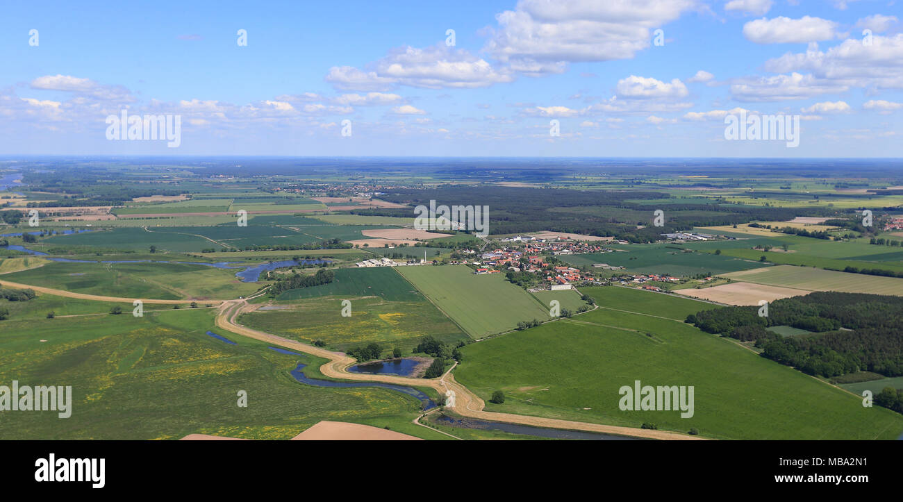 Fischbeck, Germany. 16th May, 2014. View of Fischbeck in the German ...