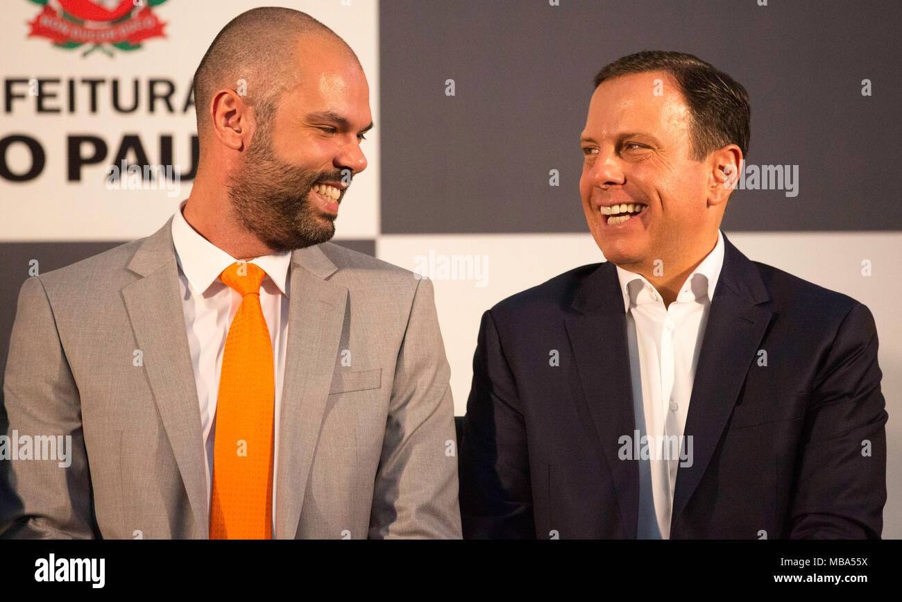 SÃO PAULO, SP - 09.04.2018: BRUNO COVAS FAZ PRIMEIRO PRONUNCIAMENTO - Mayor Bruno Covas next to ...