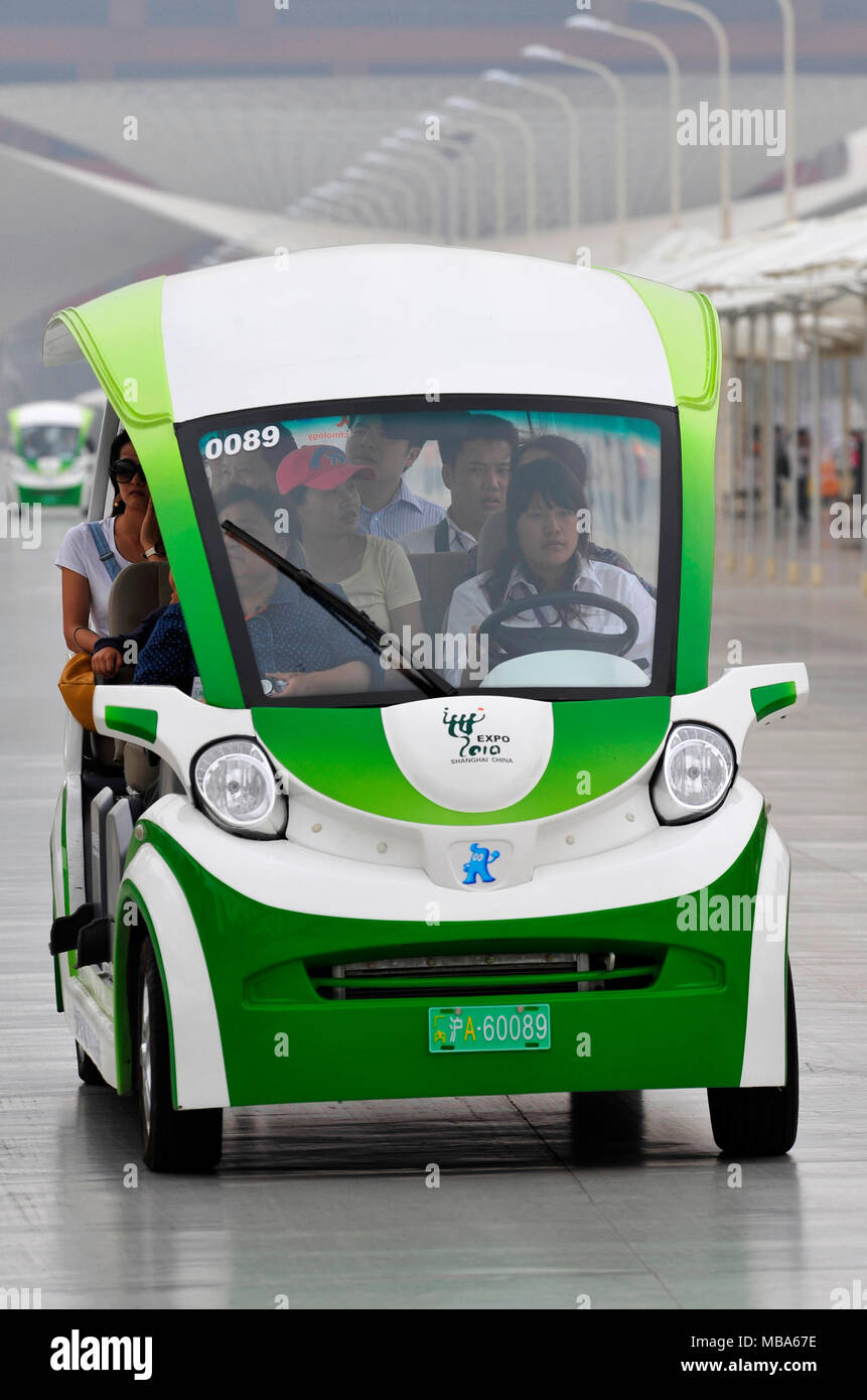 Shanghai electric bus hi-res stock photography and images - Alamy