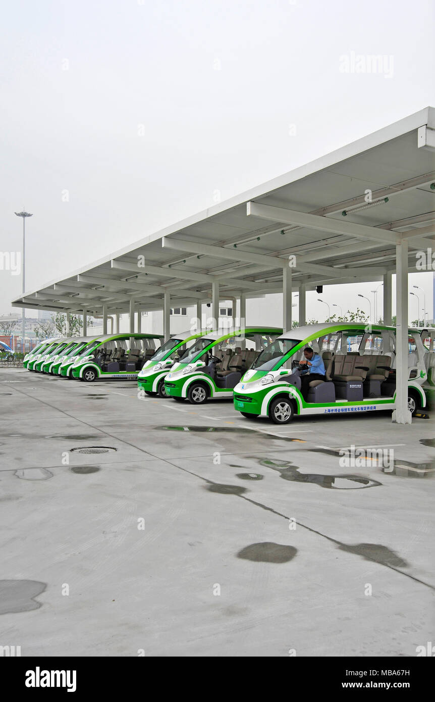 Shanghai electric bus hi-res stock photography and images - Alamy