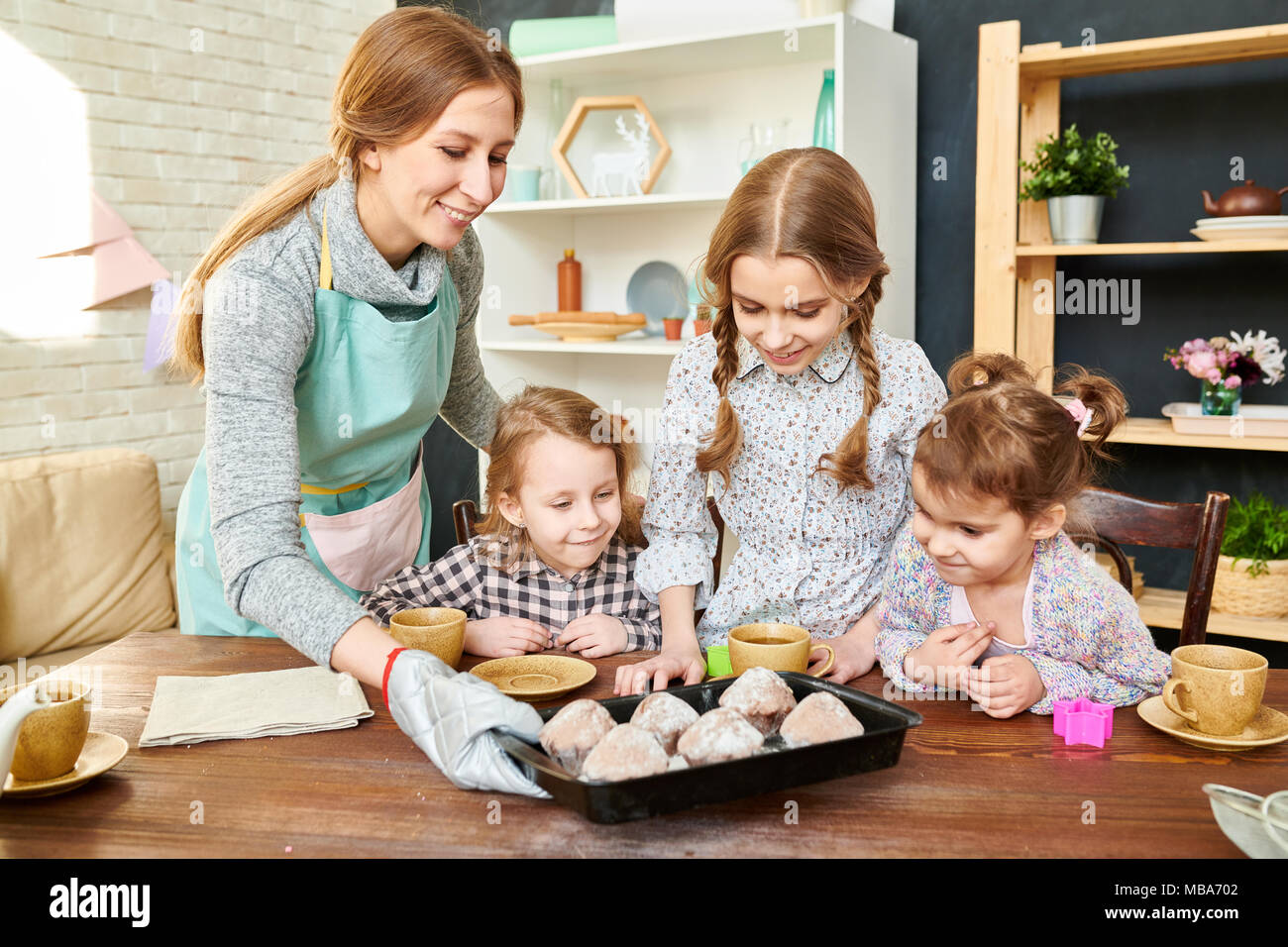 Tea party hi-res stock photography and images - Alamy