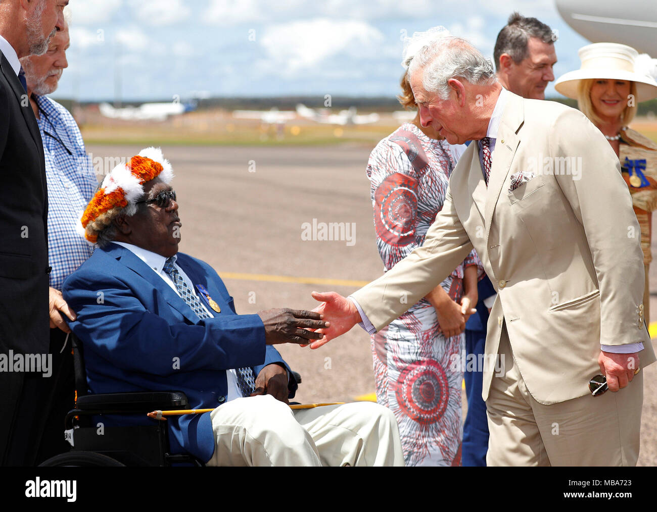 The Prince of Wales greets Galarrwuy Yunupingu, an aboriginal leader ...