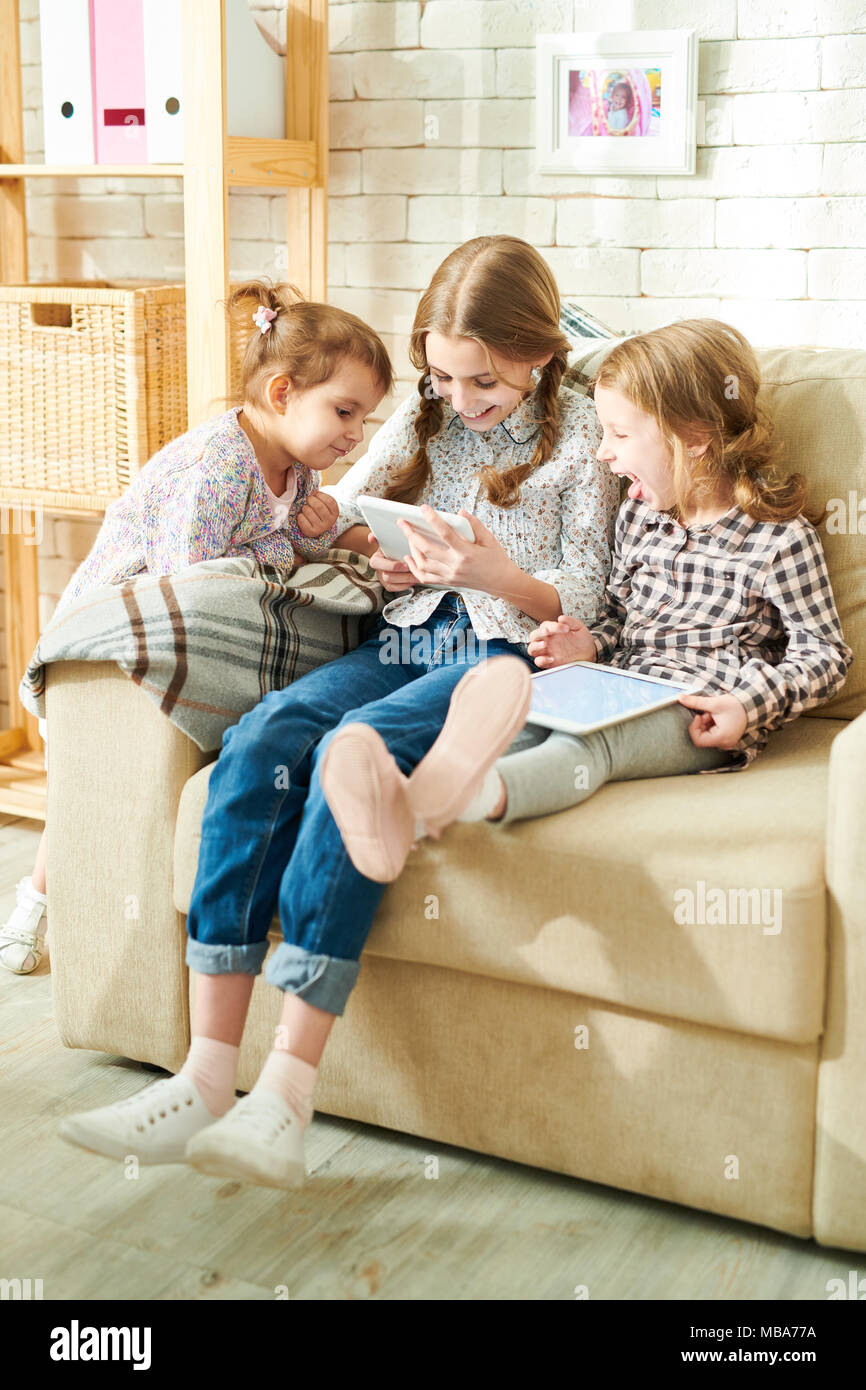 Sisters siblings friends hi-res stock photography and images - Alamy