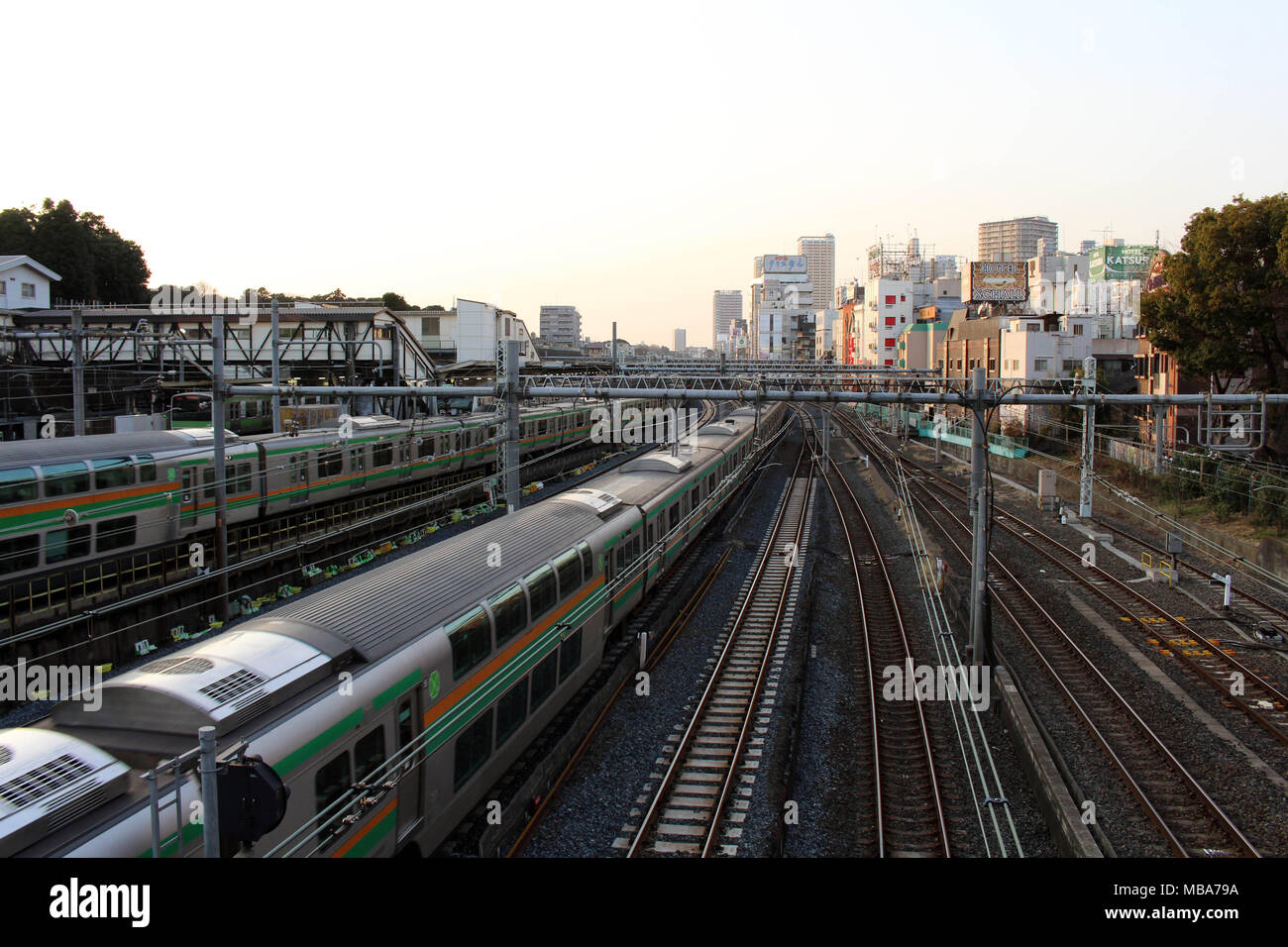 Busy and unbusy train operation in Tokyo, Japan. Taken in Tokyo ...