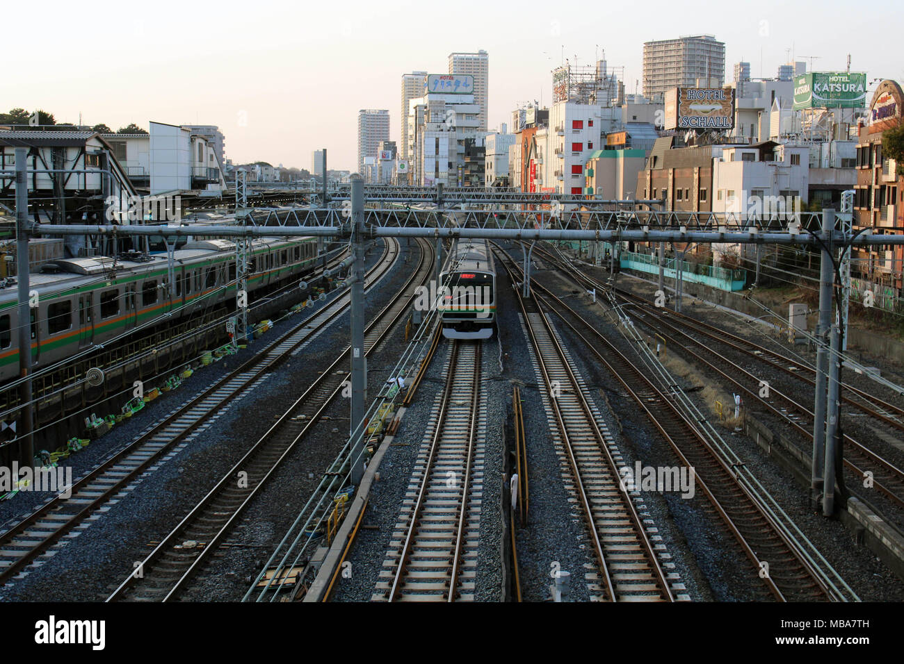 Busy and unbusy train operation in Tokyo, Japan. Taken in Tokyo ...