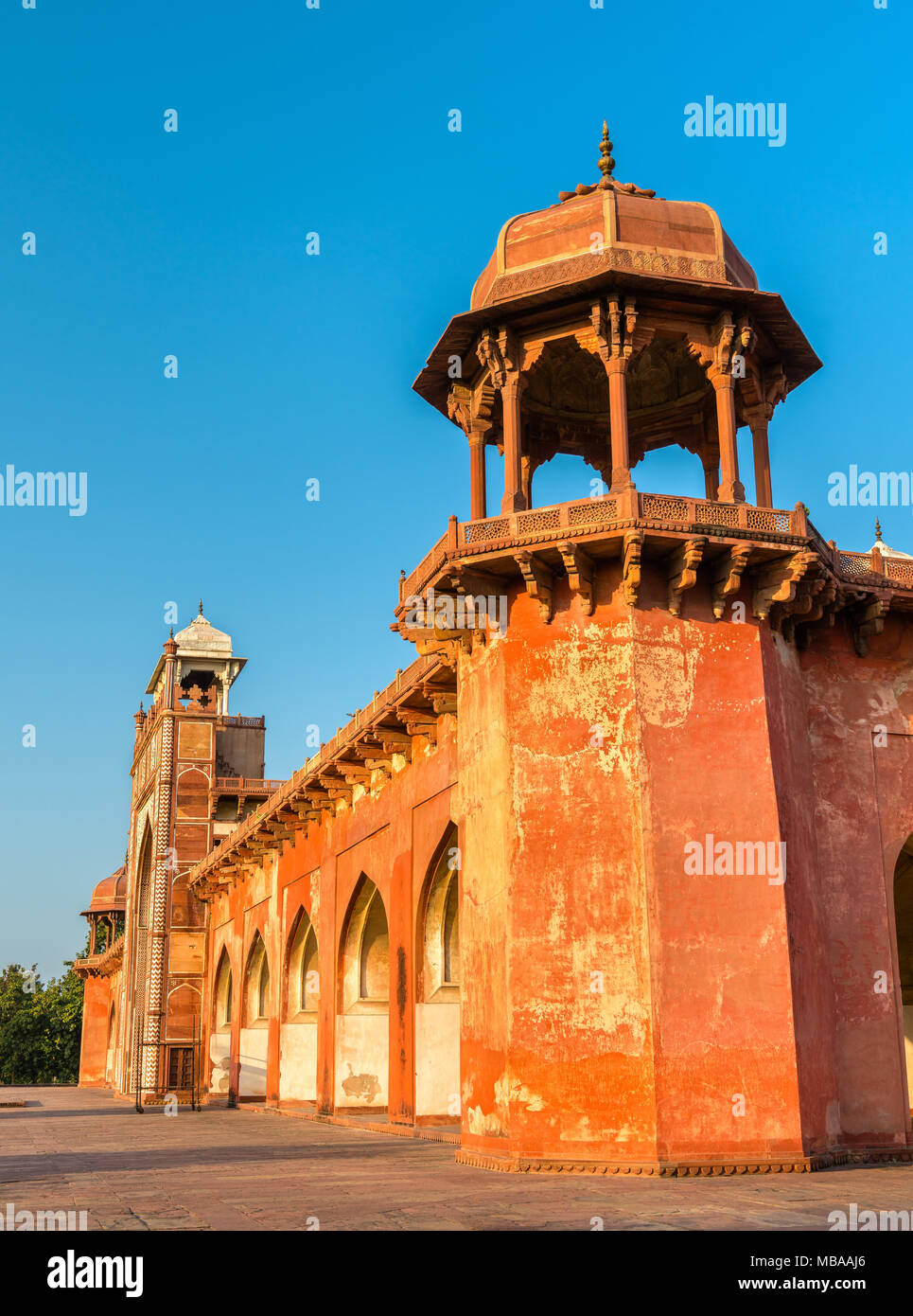 Tomb of Akbar the Great at Sikandra Fort in Agra, India Stock Photo - Alamy