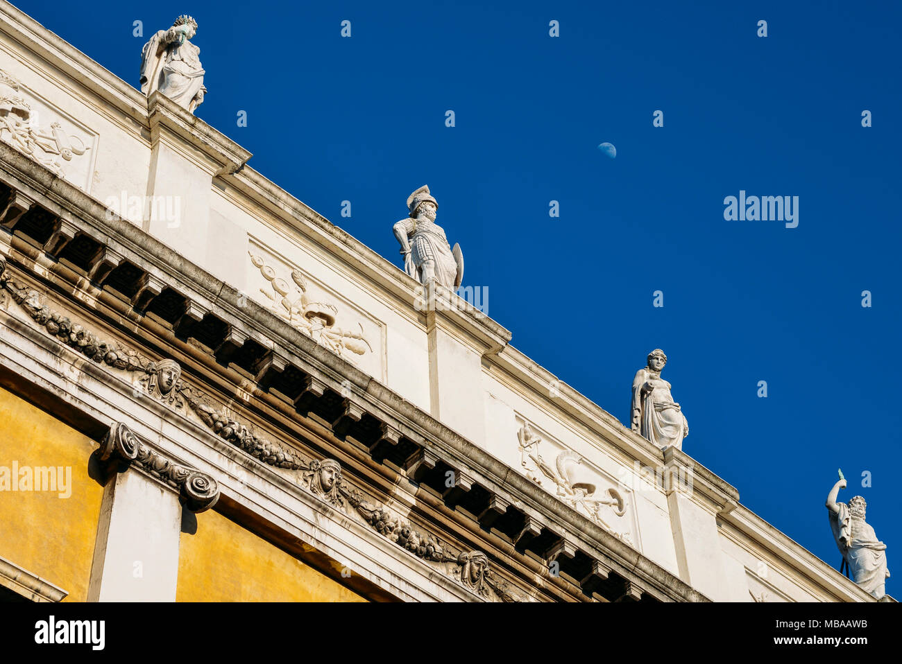 Statues at top of National Library of St Mark's Biblioteca Marciana ...