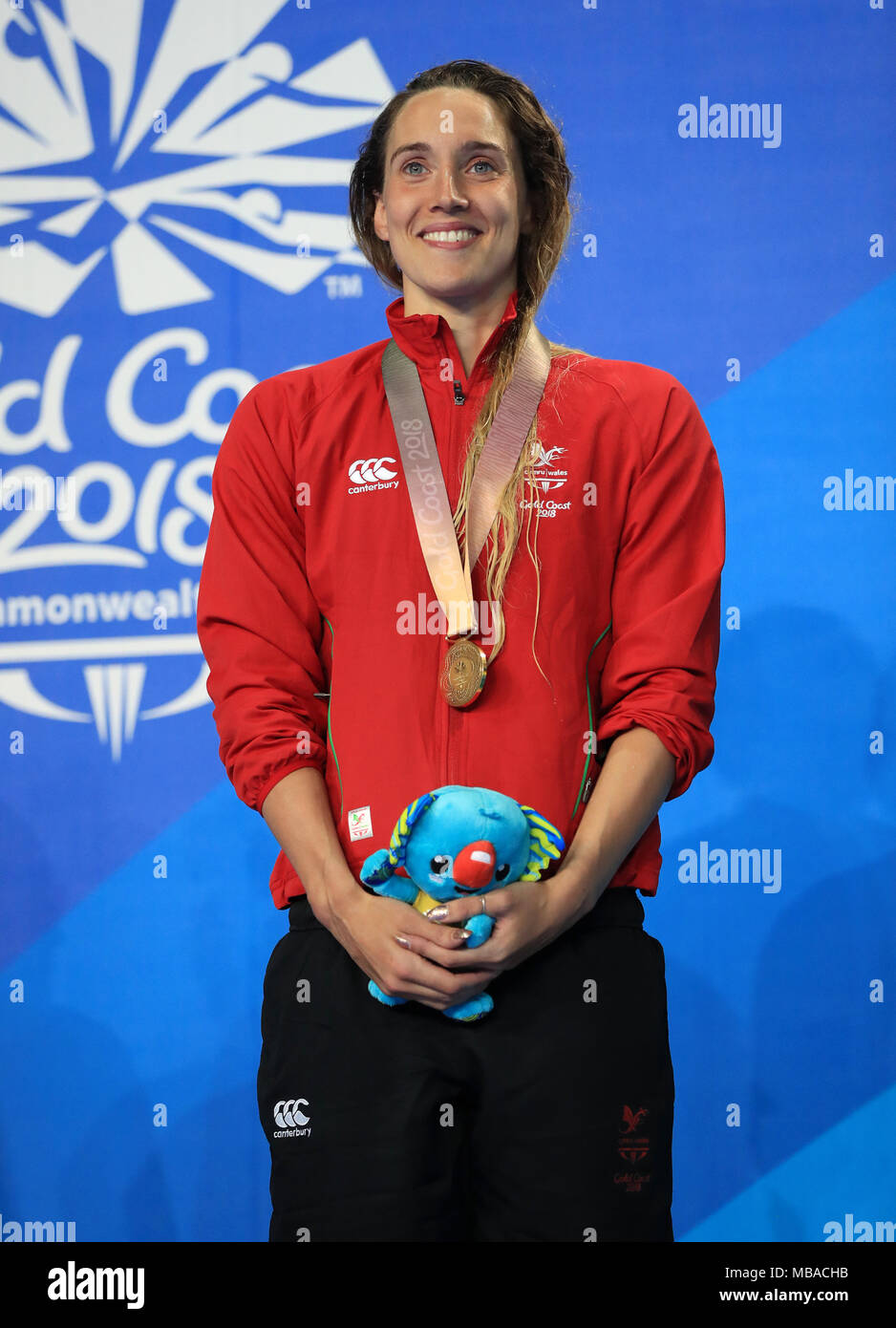 Alys thomas centre with her gold medal hi-res stock photography and ...