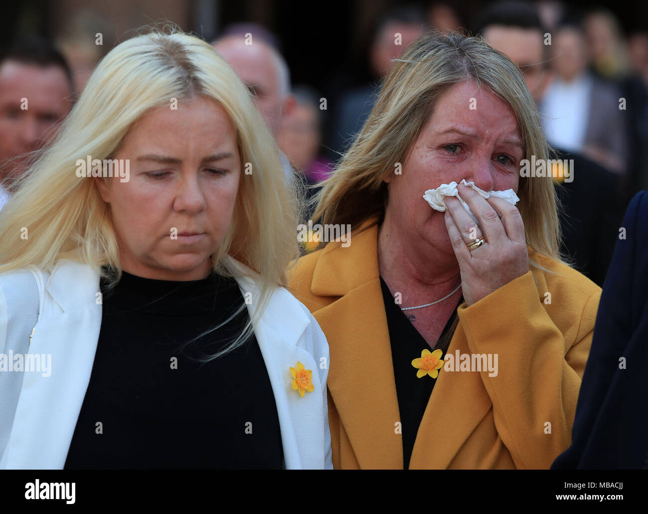 Tracy Hayes (right) the mother of murdered travel agent Cassie Hayes ...