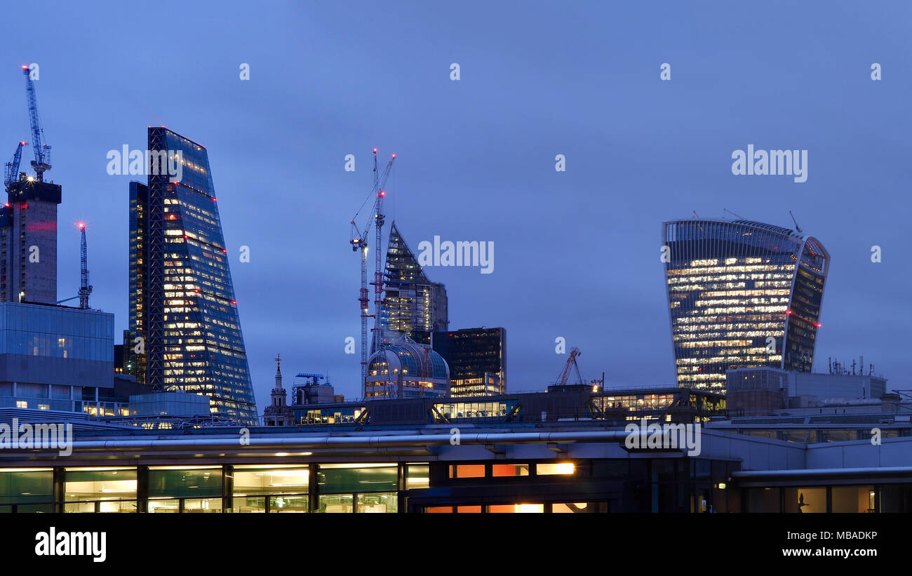 London skyline at dusk Stock Photo - Alamy