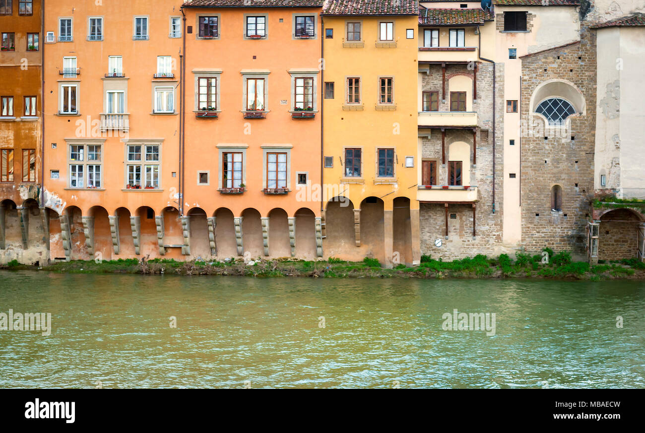 Buildings overlooking river hi-res stock photography and images - Alamy