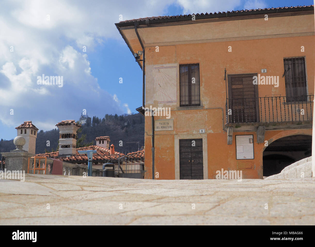Ancient sundial hi-res stock photography and images - Alamy