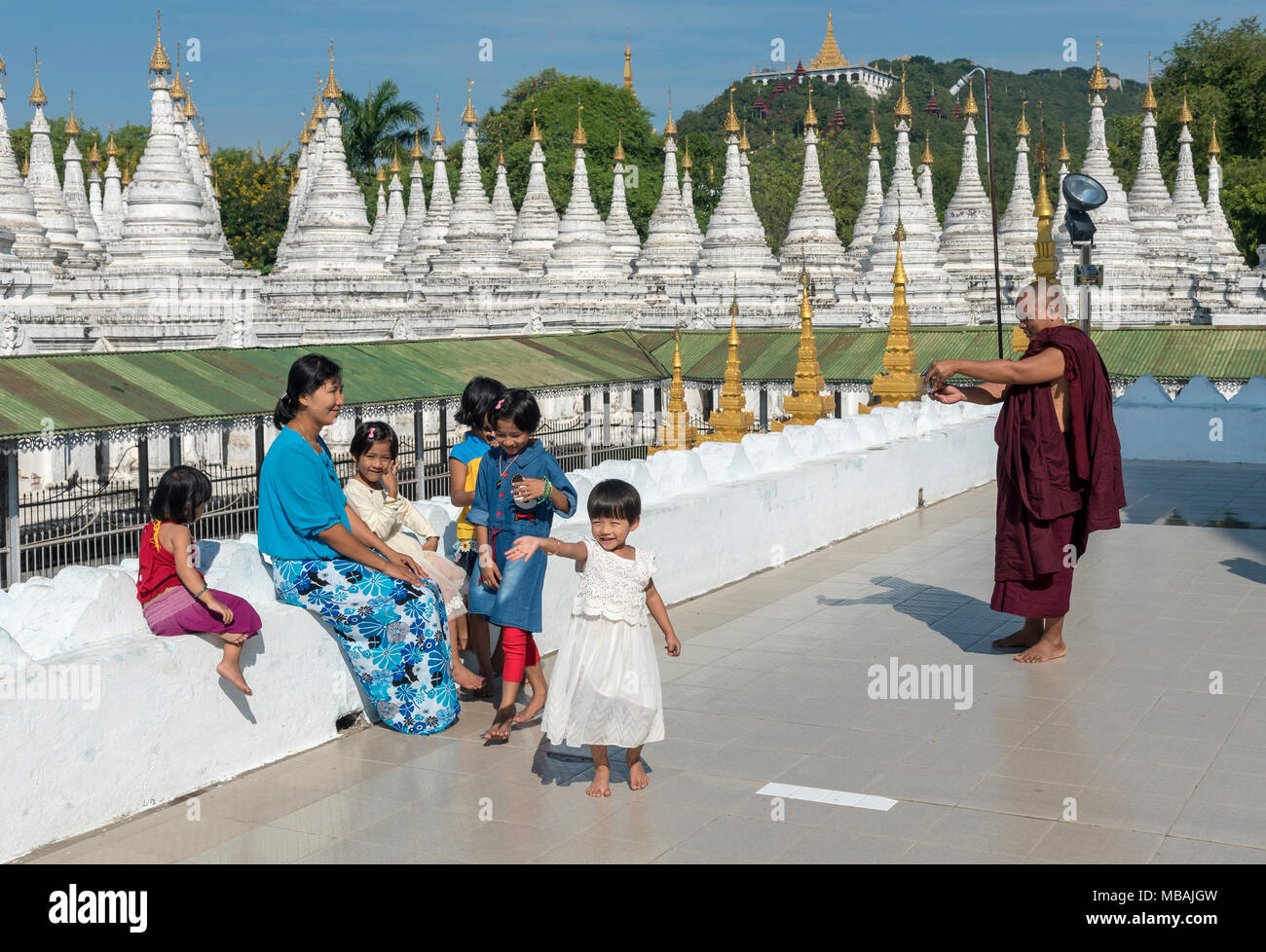 Myanmar family hi-res stock photography and images - Alamy