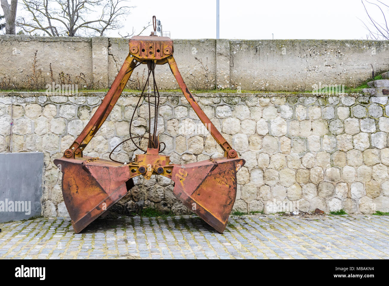 Crane bucket hi-res stock photography and images - Alamy