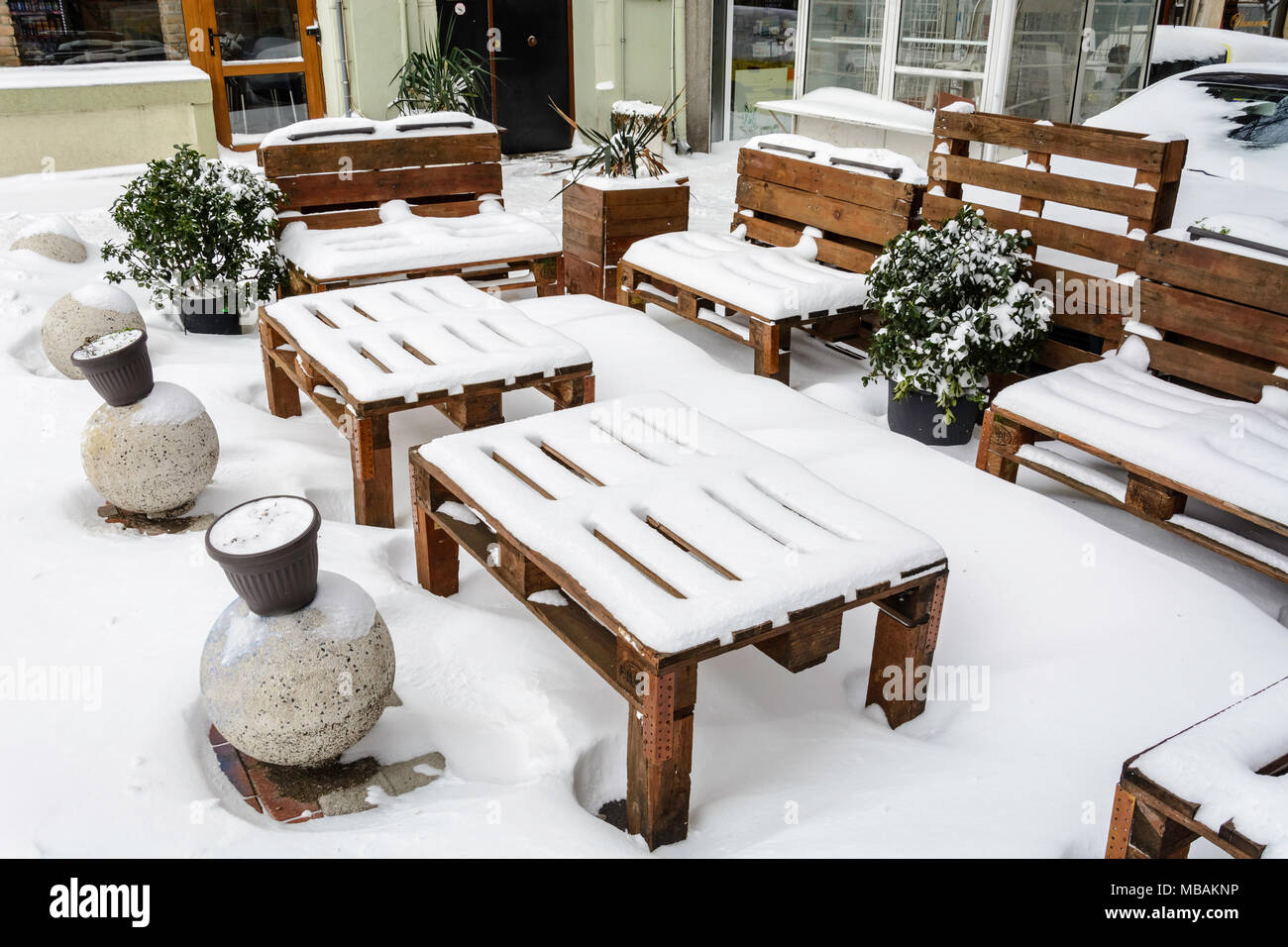 Picnic table covered in snow hi-res stock photography and images - Alamy