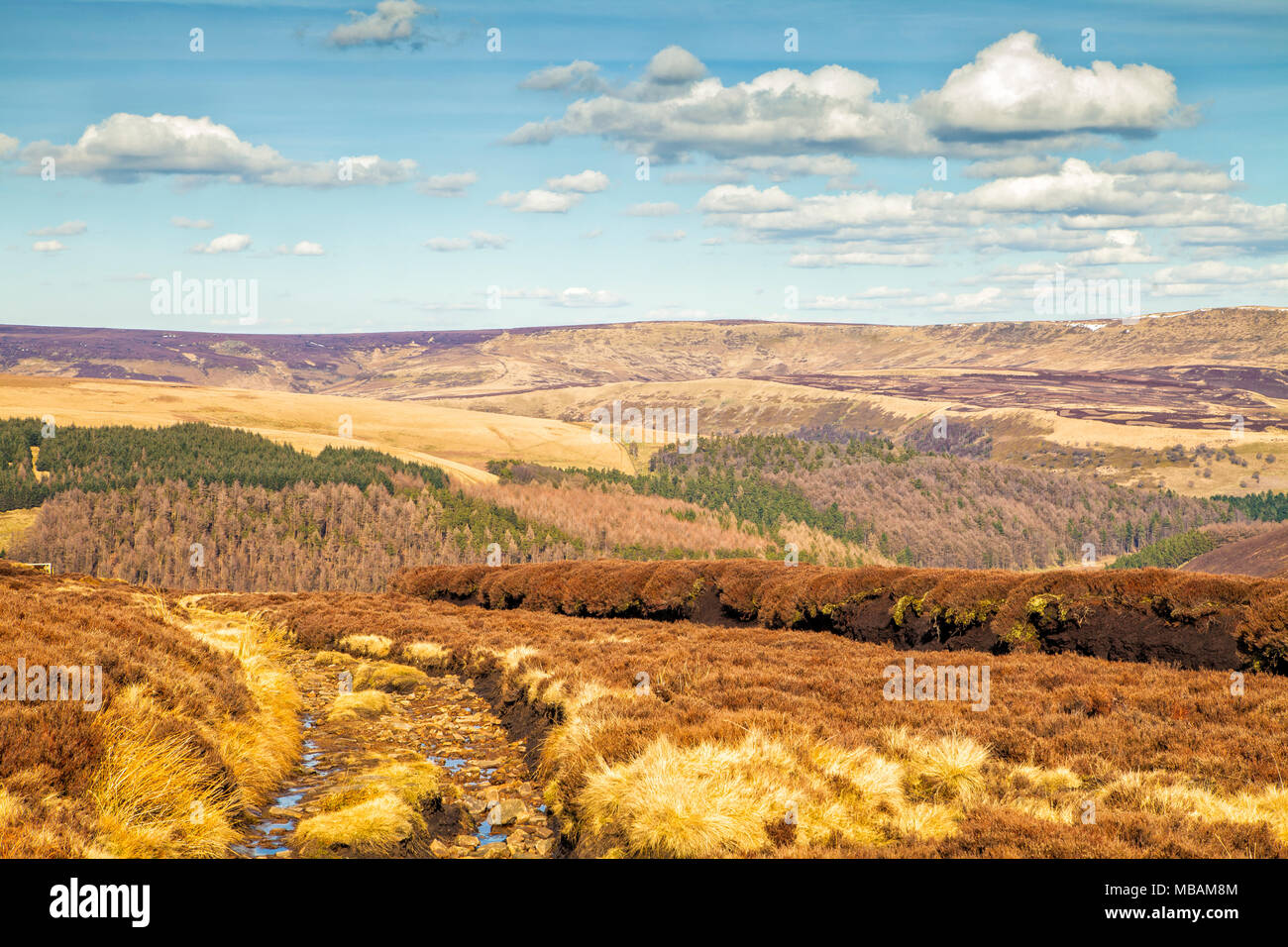 Hills over Alport Castles, Peak District National park, Derbyshire ...