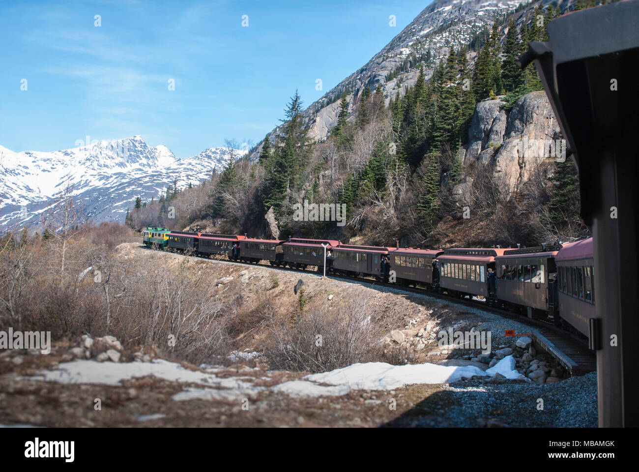 Railroad track around the bend hi-res stock photography and images - Alamy