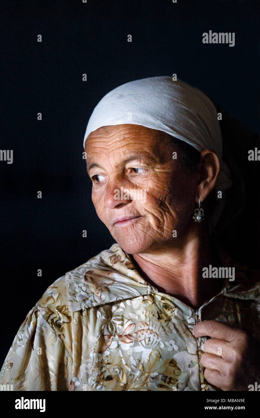Uyghur lady hi-res stock photography and images - Alamy