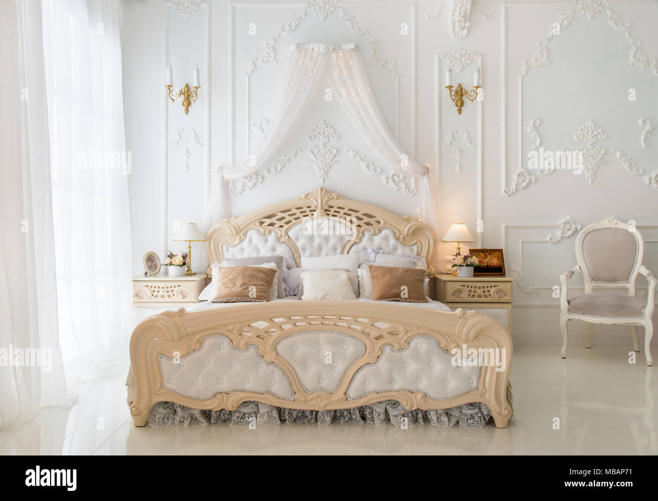 Luxury home, white interior hi-res stock photography and images - Alamy