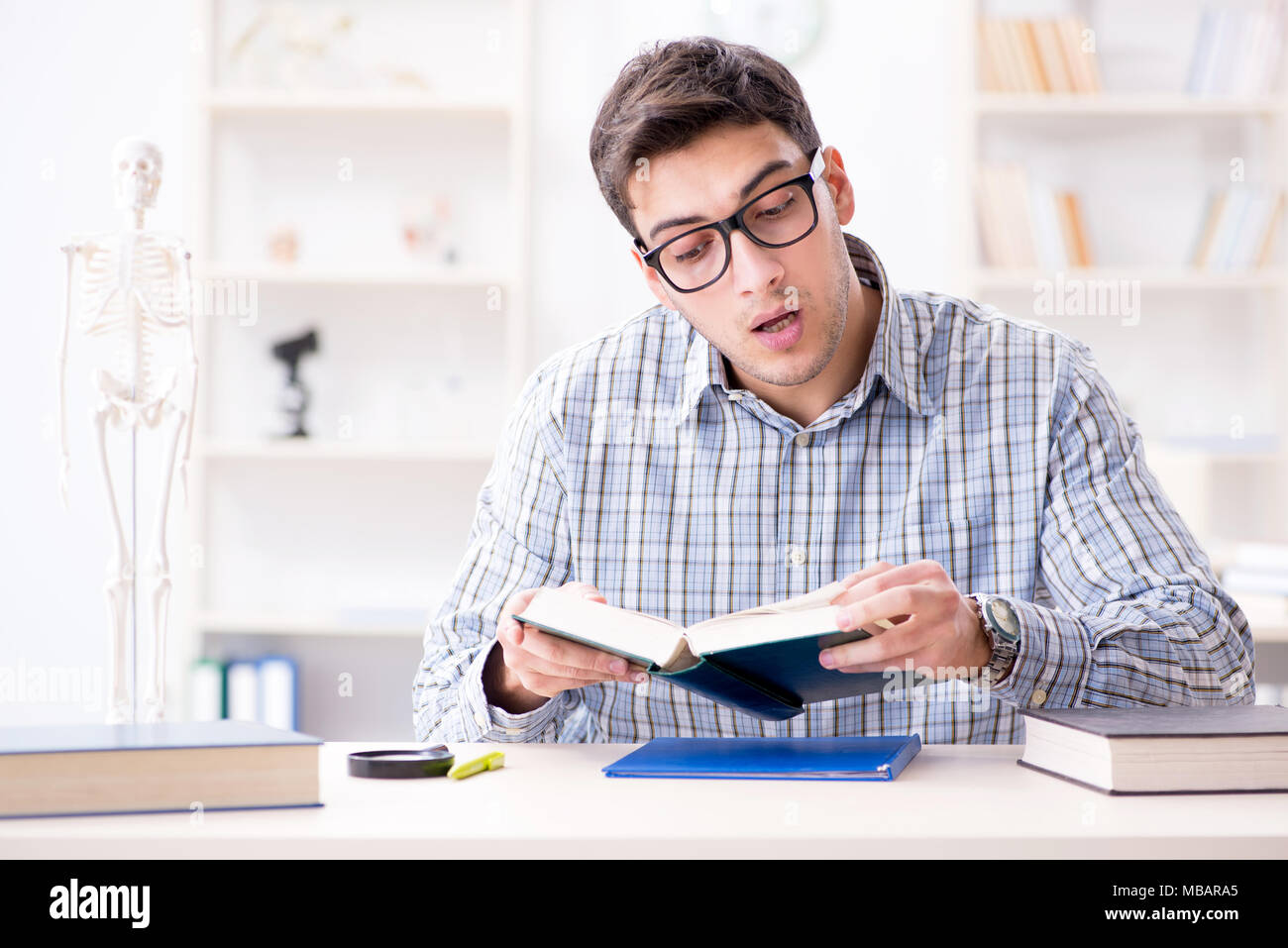 Medical student studing the skeleton Stock Photo - Alamy