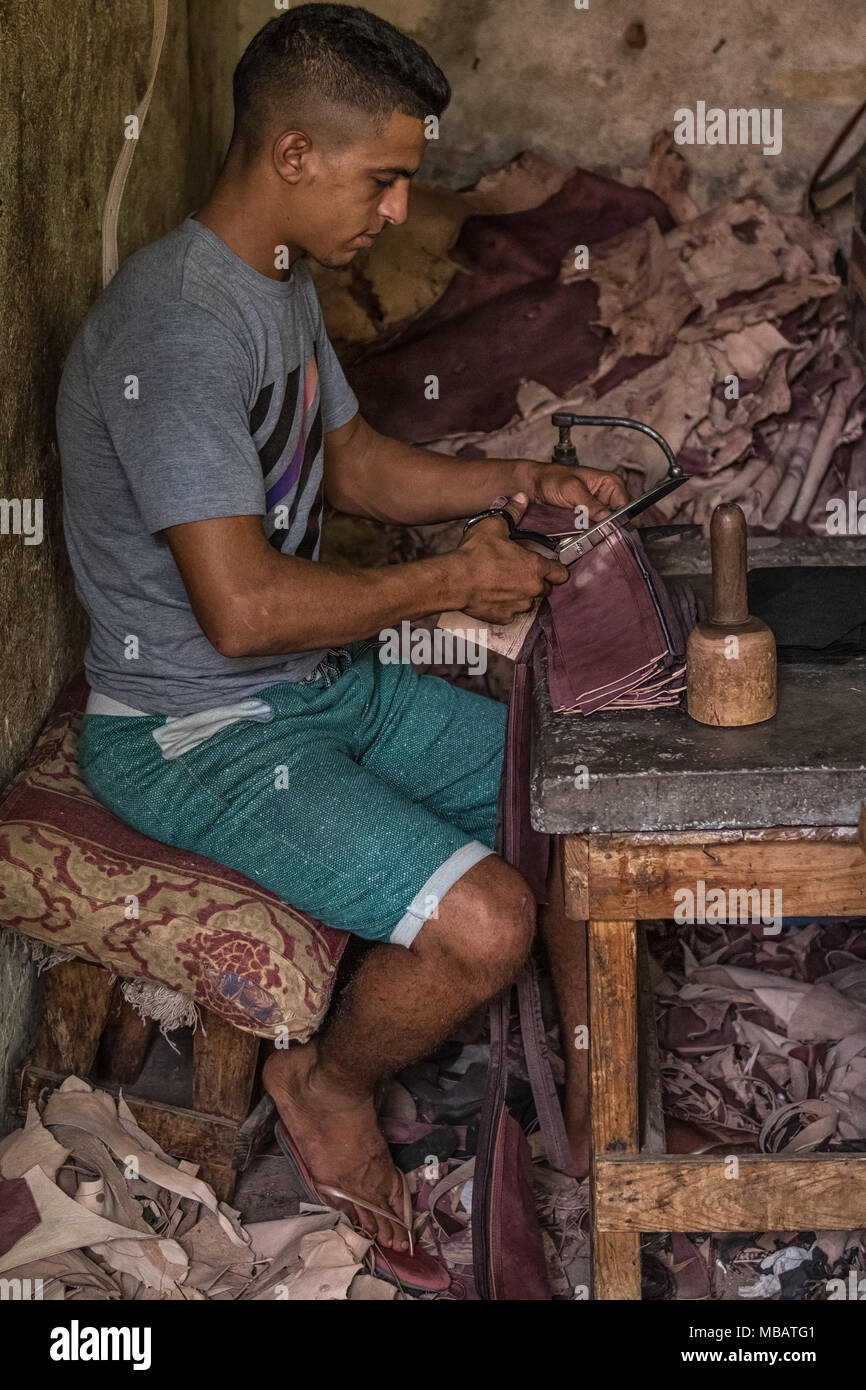 Medieval textile making hi-res stock photography and images - Alamy