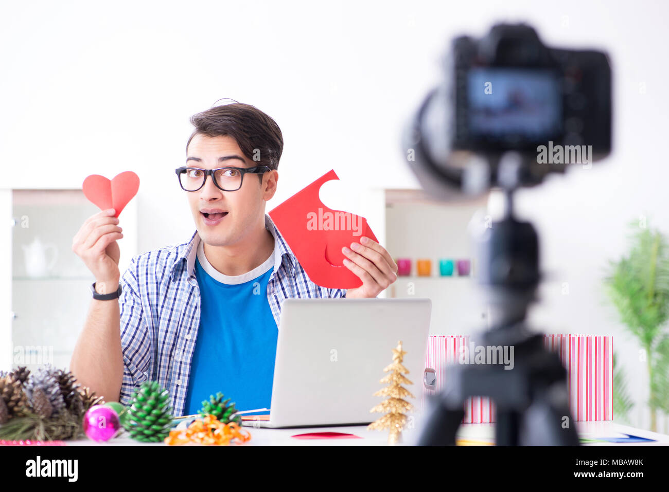 Video cutting paper hi-res stock photography and images - Alamy